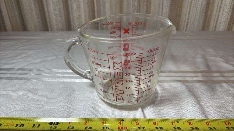 (K) PYREX 4-CUP MEASURING CUP - Isabell Auction