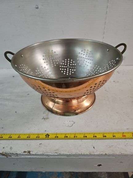 12" w COLLANDER - Isabell Auction
