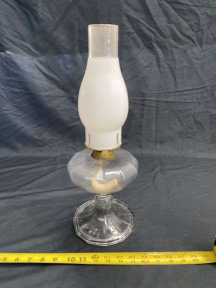 17” GLASS OIL LAMP - Isabell Auction