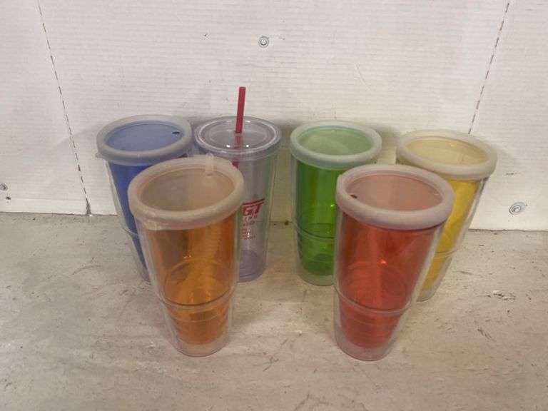 ASSORTED CUPS WITH STRAWS - Isabell Auction