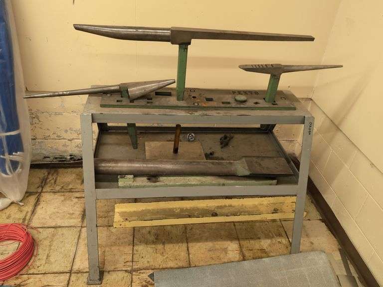 (503) PEXTO SHEET METAL STAKE ANVIL SET - Isabell Auction