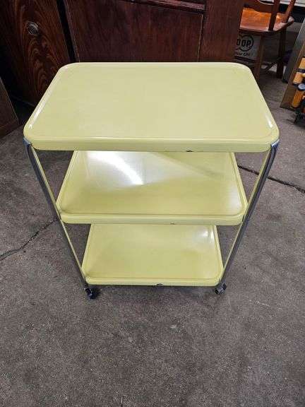 VINTAGE UTILITY CART ON WHEELS - Isabell Auction