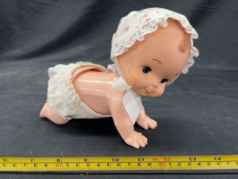 VINTAGE BABY CRAWL AWAY DOLL - Isabell Auction