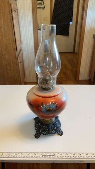 (K) 18”T VINTAGE HAND PAINTED OIL LAMP - Isabell Auction