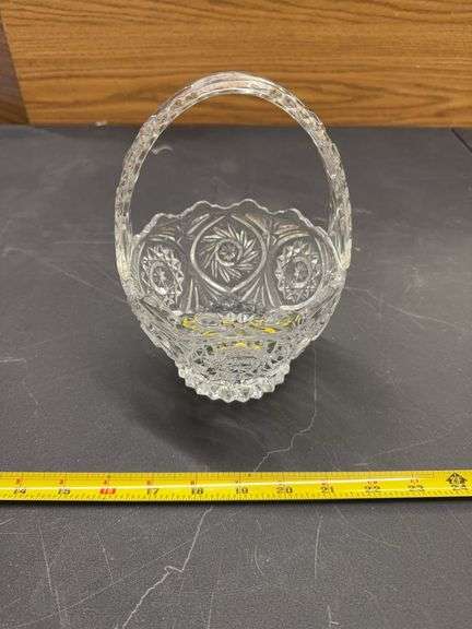 CRYSTAL BASKET - Isabell Auction