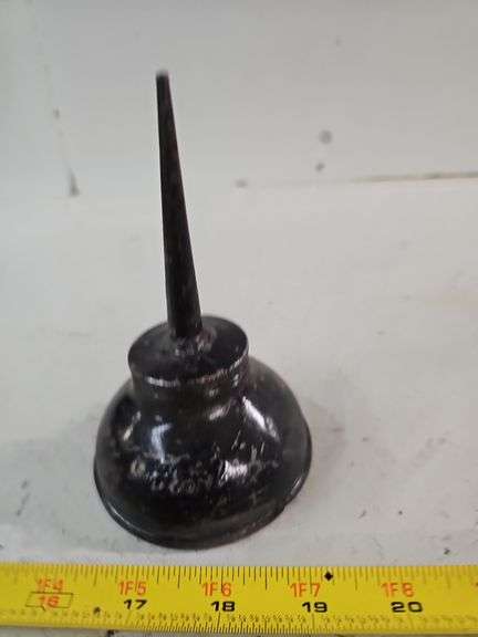 VINTAGE FORD OIL CAN - Isabell Auction