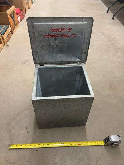 FAIRMONT FOODS CO GALVANIZED METAL PORCH MILK BOX - Isabell Auction