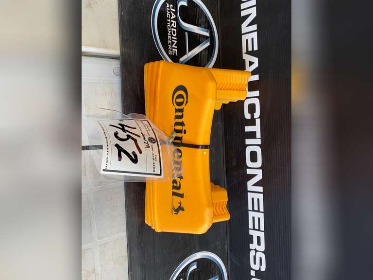 4 Continental Tire Display Racks - Jardine Auctioneers