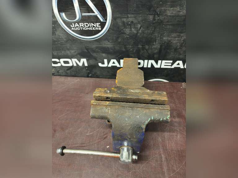 Large Bench Vise - Jardine Auctioneers