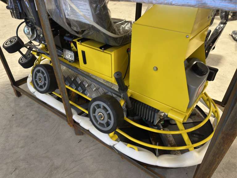 Fland FL-2 Ride On Power Trowel - Jardine Auctioneers