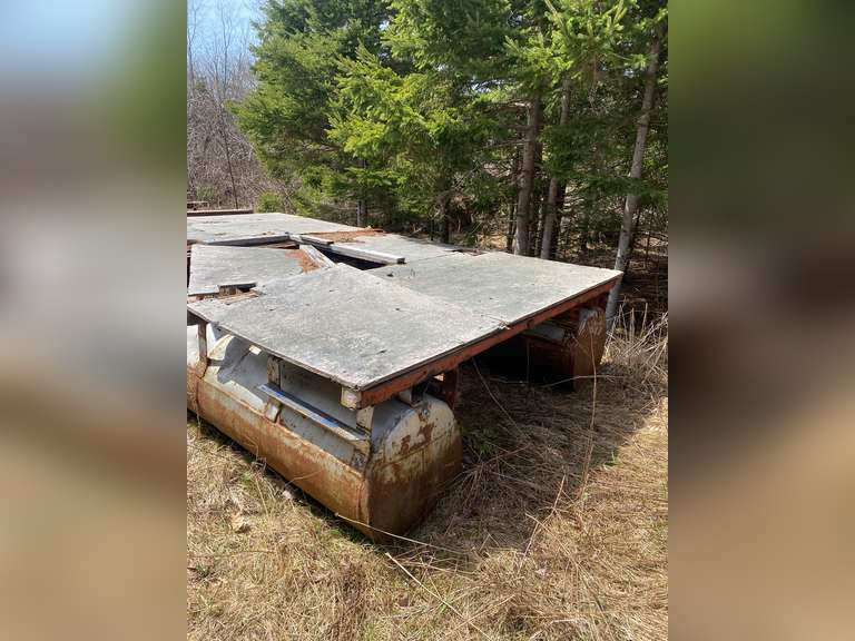 Pontoon Boat Base - Jardine Auctioneers