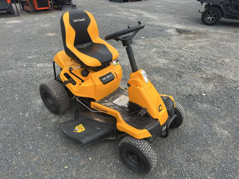Cub Cadet CC30H Lawn Tractor - Jardine Auctioneers
