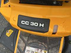 Cub Cadet CC30H Lawn Tractor - Jardine Auctioneers