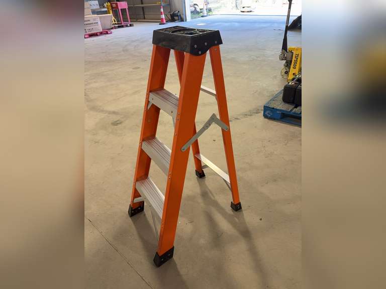 Stepping Ladder - Jardine Auctioneers