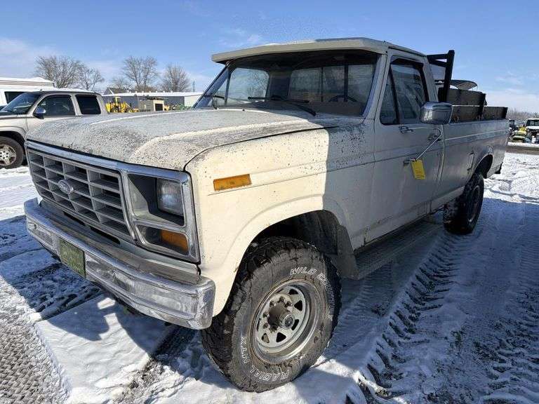 1982 Ford F250 - Jeff Boone Auction and Realty