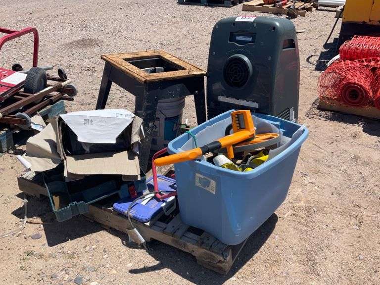 Pallet House hold Items - J&J Auctioneers LLC