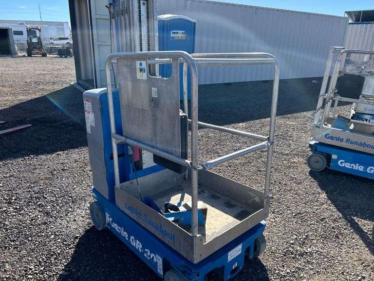 Genie Gr-20 Personnel LIft - J&J Auctioneers LLC