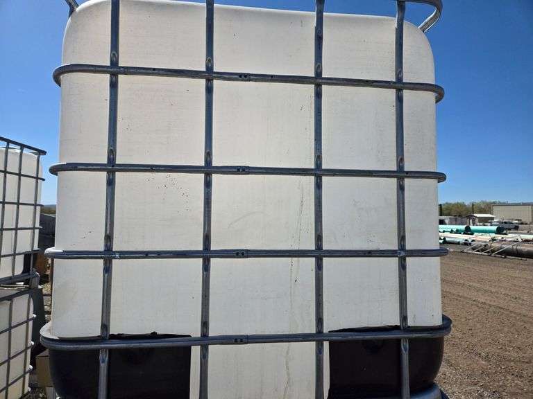275 Gal Water Tote - J&J Auctioneers LLC