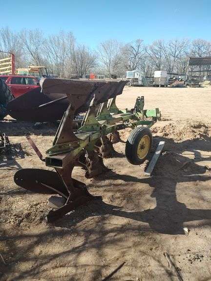 John Deere 420 4 Bottom Flip Plow - Albuquerque Offsite - J&J Auctioneers LLC