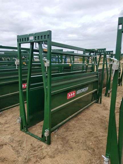 Arrowquip 10 FT Adjustable Alleyway Section - J&J Auctioneers LLC