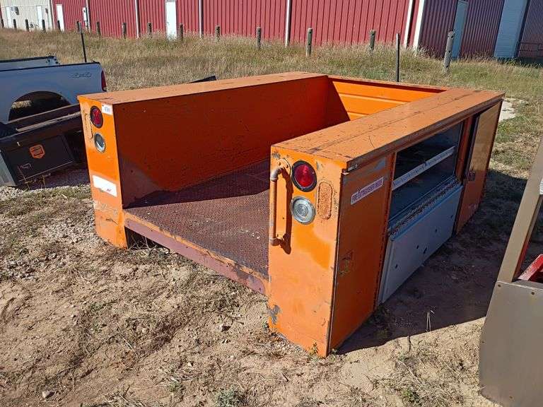 8ft Utility Bed - J&J Auctioneers LLC