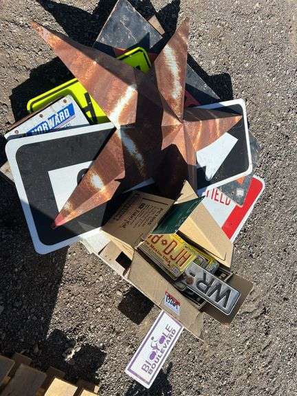 Misc License Plates and Road Signs - Albuquerque NM - J&J Auctioneers LLC