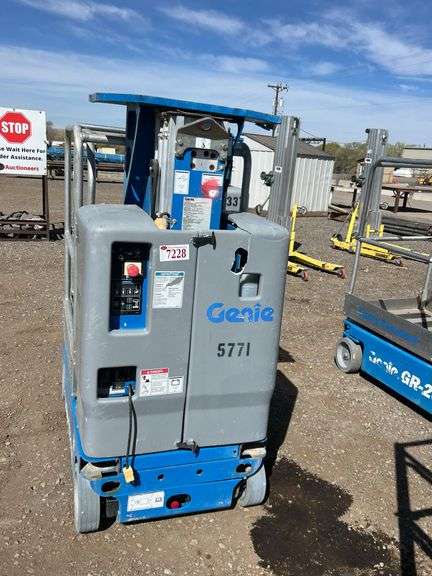 Genie Gr-12 Personnel Lift - J&J Auctioneers LLC
