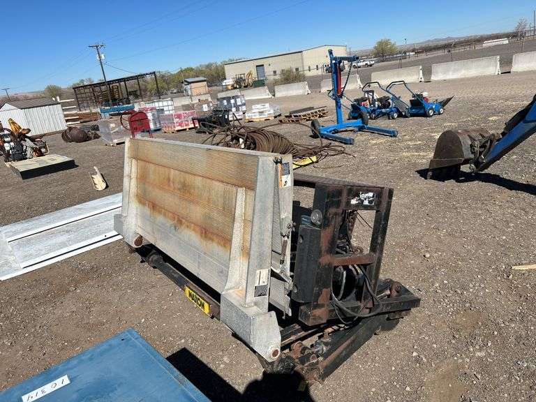 MAXON 2,500 LB LIft Gate - J&J Auctioneers LLC