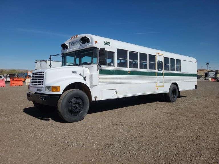 2000 International Bus - J&J Auctioneers LLC