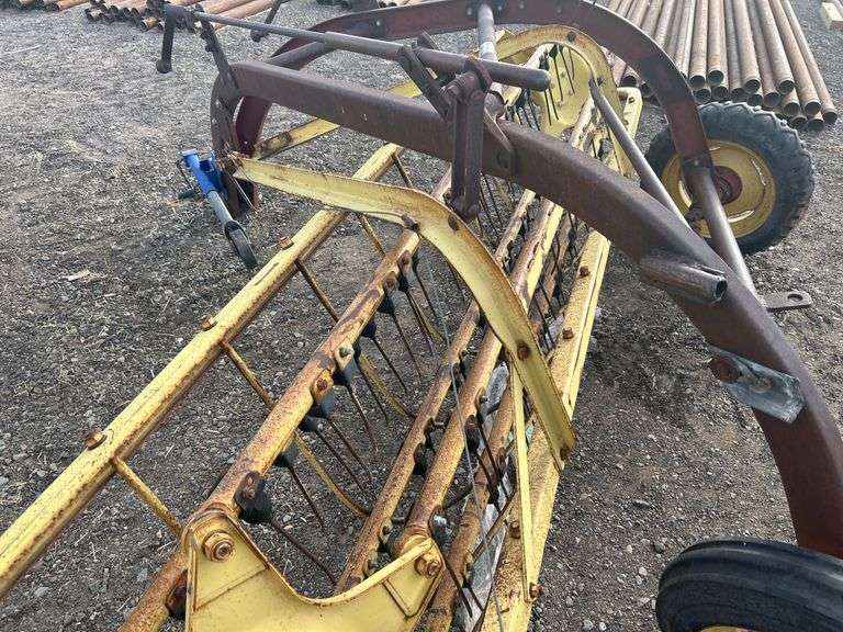 New Holland Hay Rake - J&J Auctioneers LLC