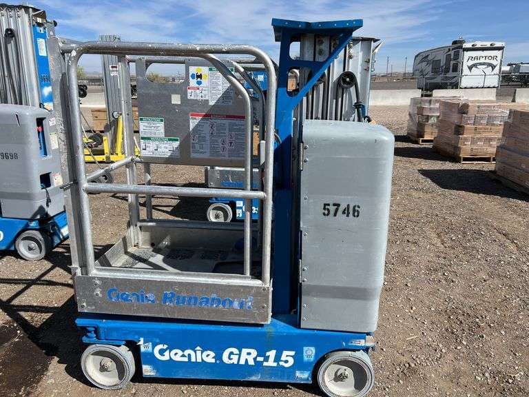 Inoperable Genie GR-15 Personal Lift - J&J Auctioneers LLC