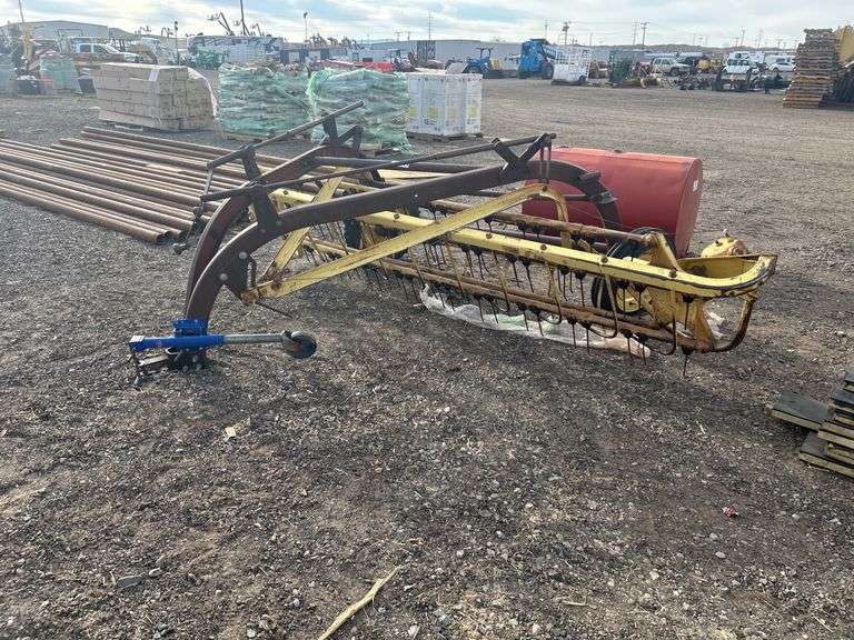New Holland Hay Rake - J&J Auctioneers LLC