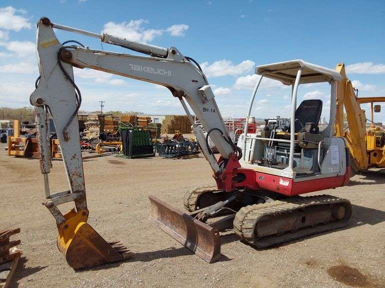 Takeuchi TB135 Mini Excavator - J&J Auctioneers LLC