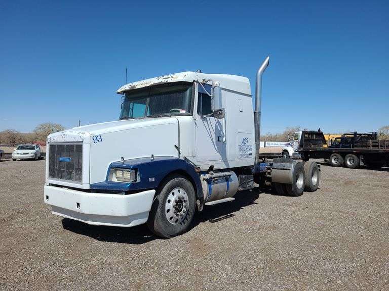 1995 White GMC AERO WIA T/A Truck Tractor - J&J Auctioneers LLC
