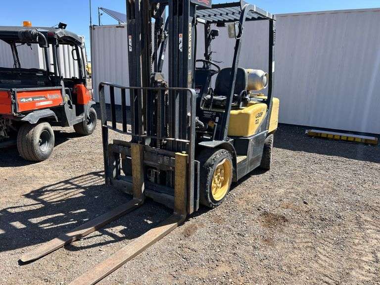 2005 Daewoo G30P-3 6000lb Forklift - J&J Auctioneers LLC