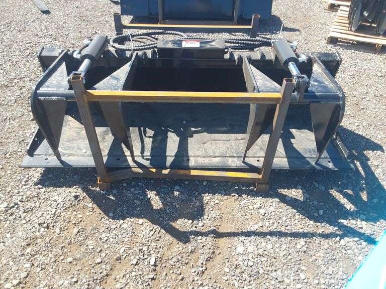 2025 GIYI GY-PG72C Plate Grabber - J&J Auctioneers LLC