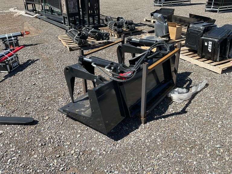 2025 GIYI GY-PG72C Plate Grabber - J&J Auctioneers LLC