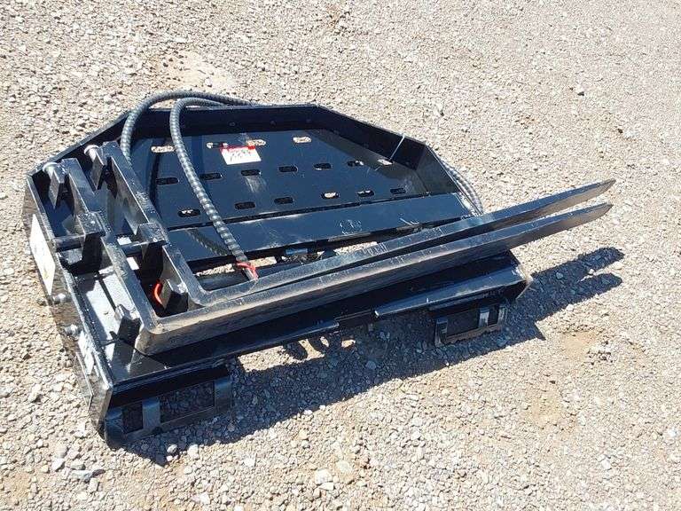 2025 GIYI Skid Steer Side Shift Forks - J&J Auctioneers LLC