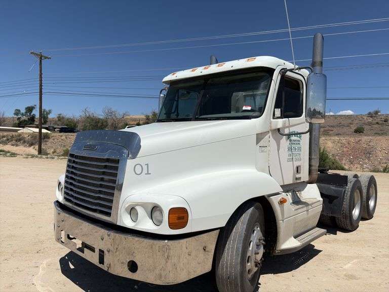 2007 Freightliner ST120 T/A Truck Tractor - J&J Auctioneers LLC