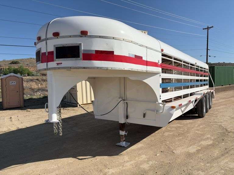 Custombuilt 32 ft Tri/A Stock Trailer - J&J Auctioneers LLC