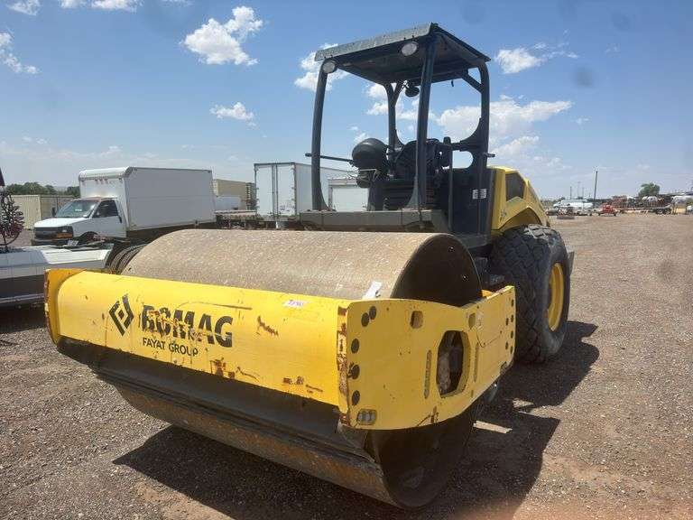 2017 Bomag BW211D-5 Vibratory Smooth Drum Compactor - J&J Auctioneers LLC