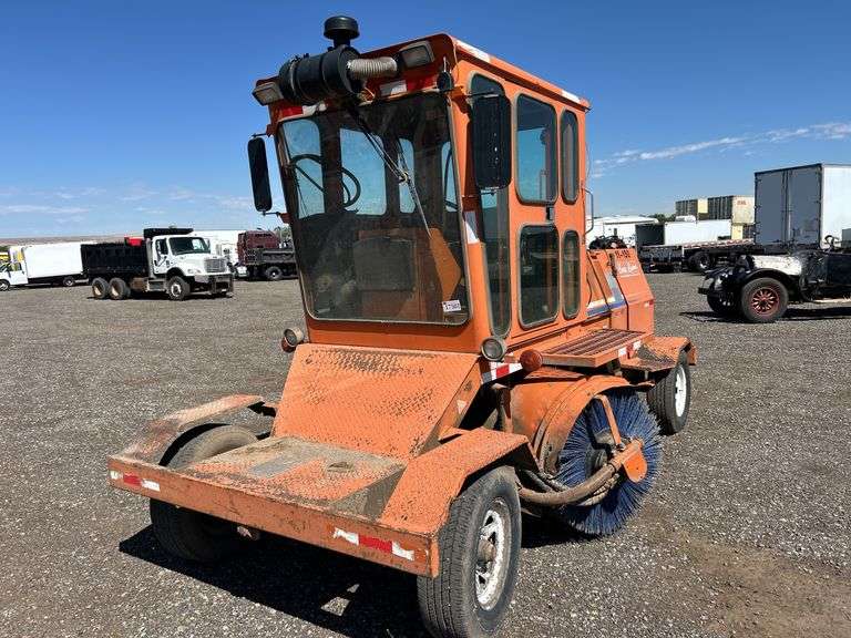 Broce Broom RCT350 Road Broom - J&J Auctioneers LLC