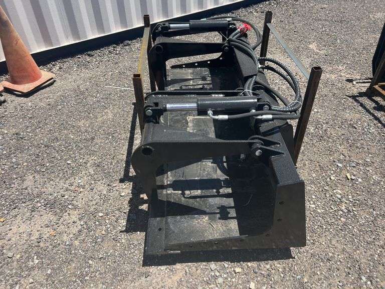 2025 GIYI GY-PG72C Skid Steer Plate Grabber - J&J Auctioneers LLC
