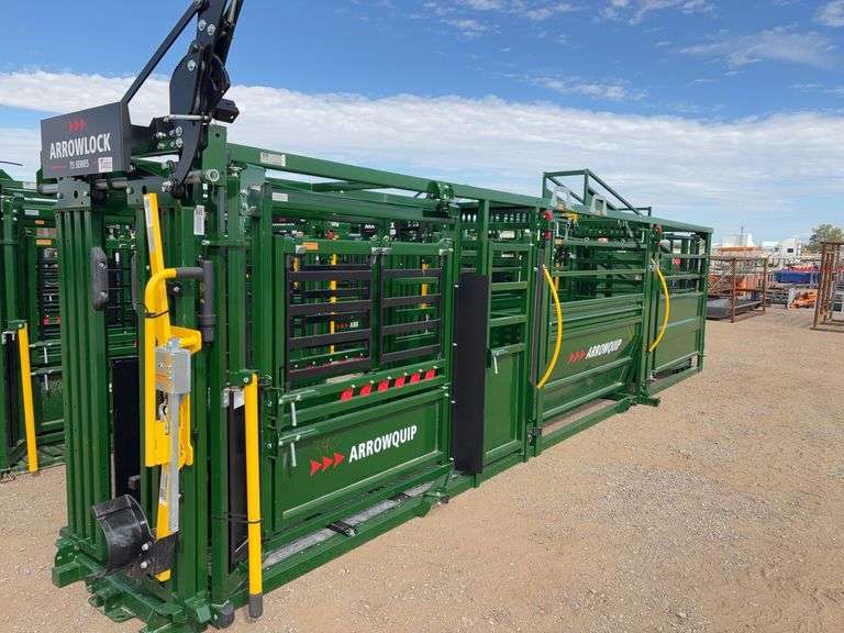 Arrowquip 7508 Portable Cattle Handling System W/ Squeeze Chute & Vet ...
