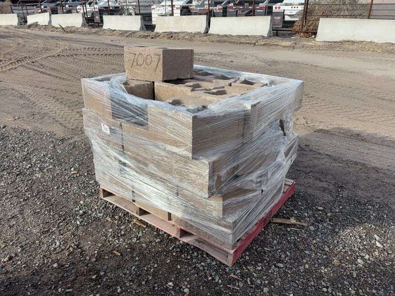 Qty Of (36) 8 Ft Desert Sand Retaining Wall Bricks - Albuquerque, NM ...