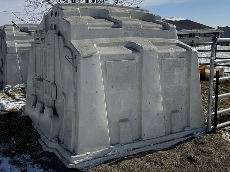 2 Agri Plastic Super Hutches - Kreeger & Associates