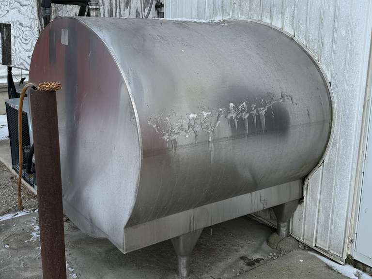 Mueller 1000 Gal Tank, Compressor, Autowash & Control Boxes, s/n 15796A ...