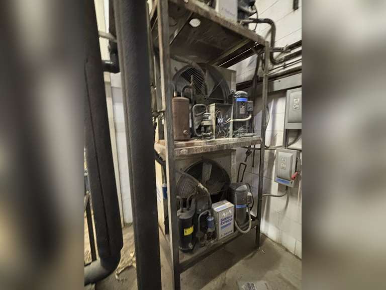 Delaval 6400 Gal Tank | Yr: 2001 | sn/ NL-CM-50164 | 3 5 HP Compressors ...