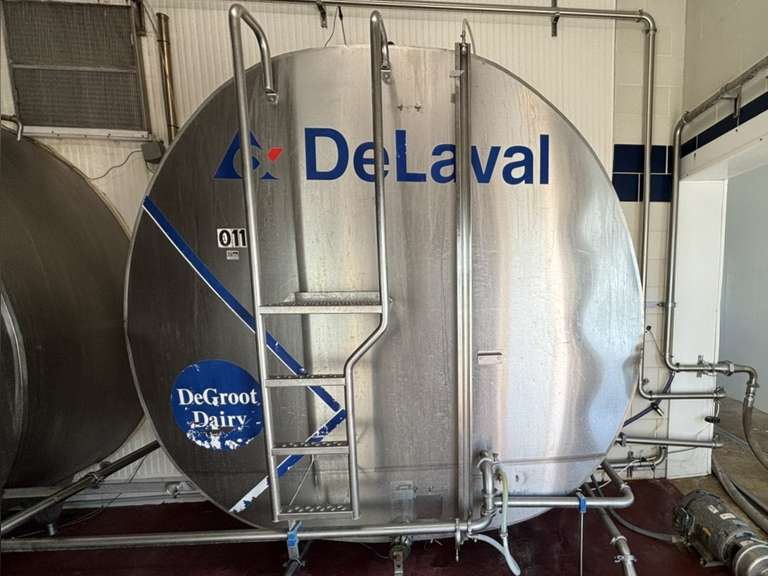 Delaval 6400 Gal Tank | Yr: 2002 | sn/ PE-CM-50213 | (3) 5 HP ...