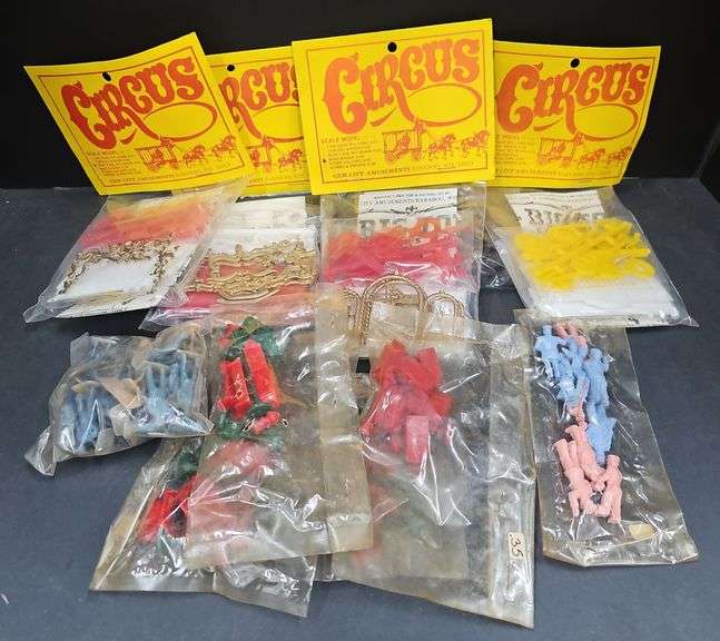 (S) Lot Of O Scale Circus Carriage Kits, Garden Equipment, Street ...